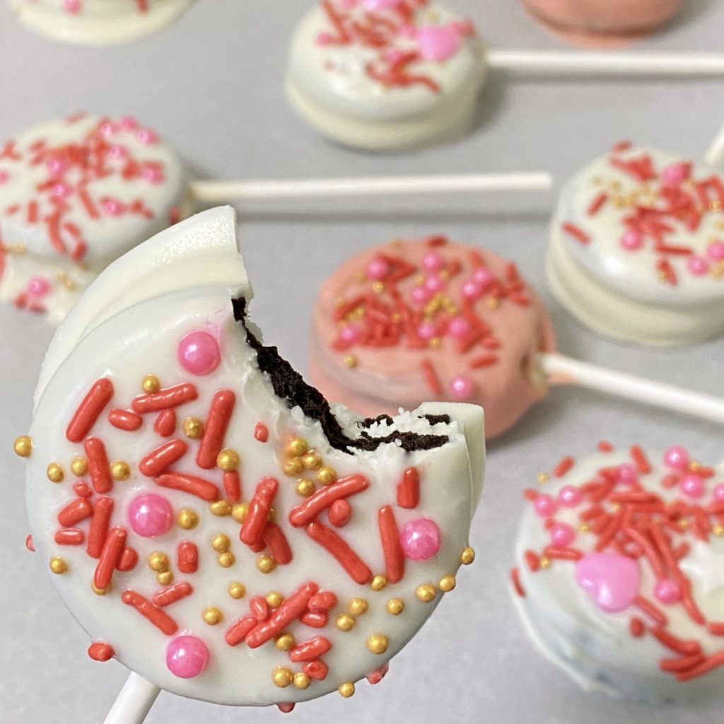 Valentine's Day Oreo Pops - Cali Girl In A Southern World